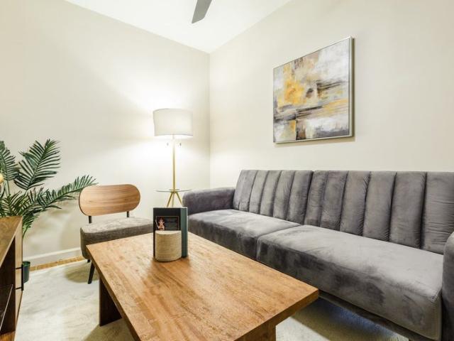 Room in Chinatown on a flexible lease
