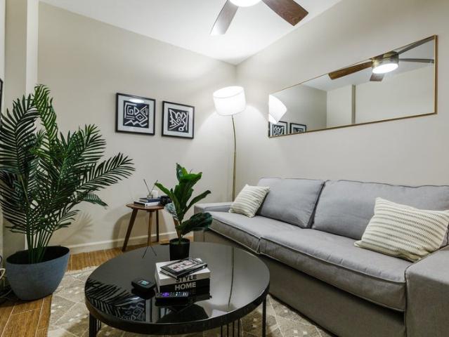 Room in Chinatown on a flexible lease