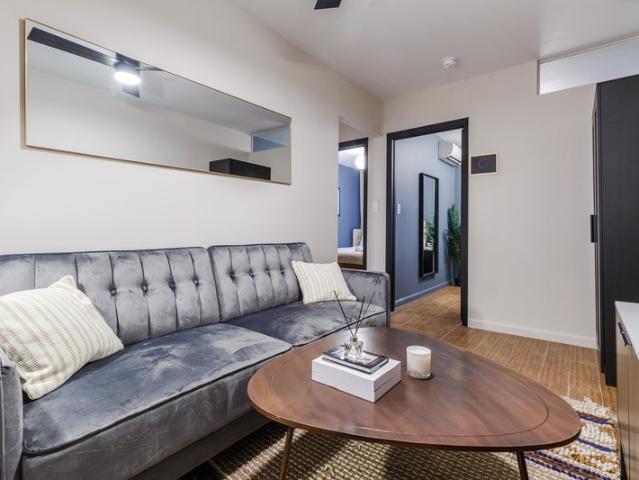 Room in Chinatown on a flexible lease