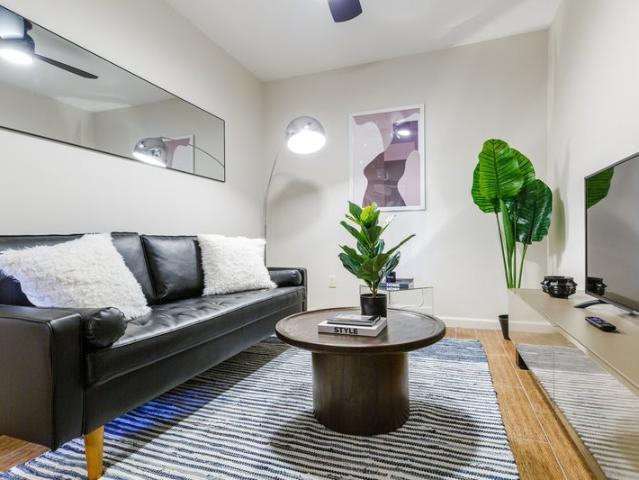 Room in Chinatown on a flexible lease