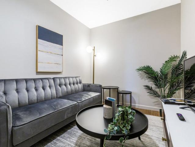 Room in Chinatown on a flexible lease