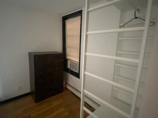 Room in chill artist apartment!