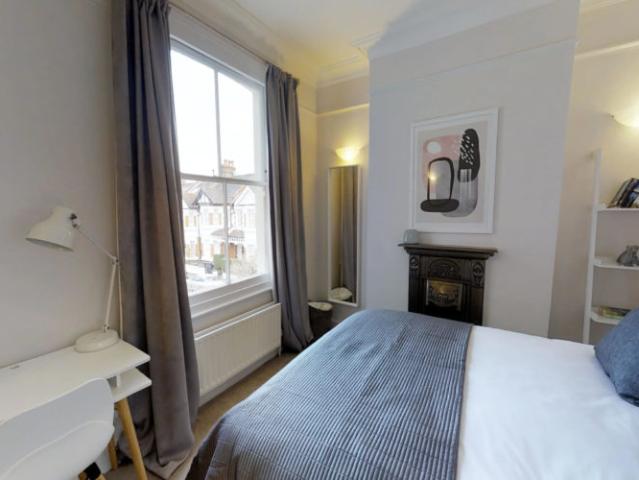 room in Clapham