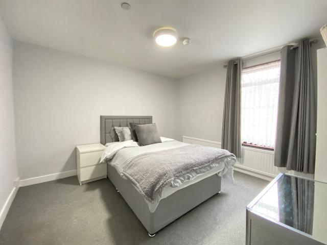 room in Colney Road, Dartford