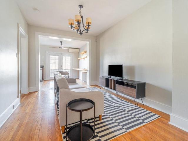 Room in Columbia Heights on a flexible lease