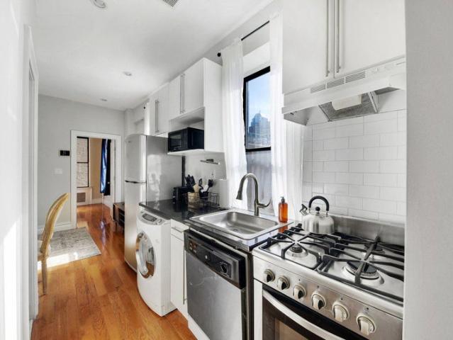 Room in Columbus Circle on a flexible lease