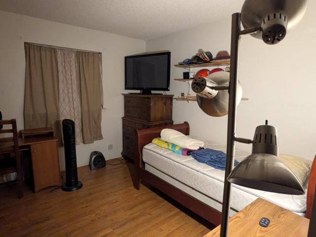 Room in country, west Fresno
