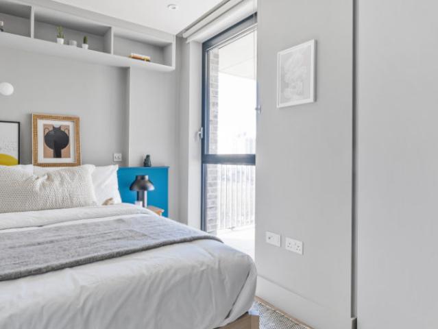 room in Crimscott Street
