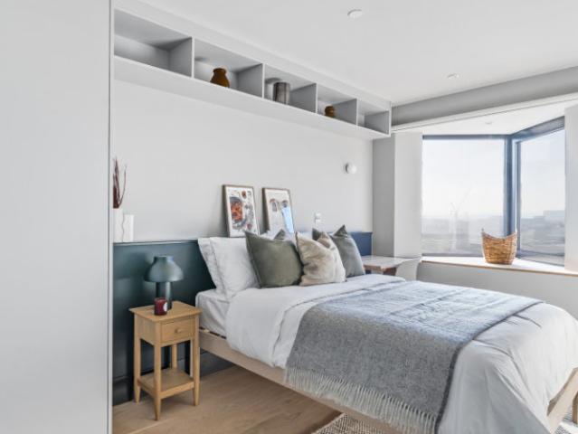 room in Crimscott Street