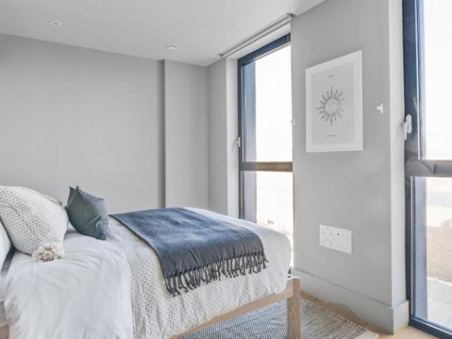 room in Crimscott Street