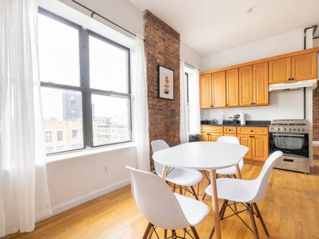 Room in Crown Heights on a flexible lease