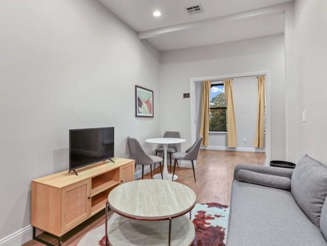 Room in Crown Heights on a flexible lease