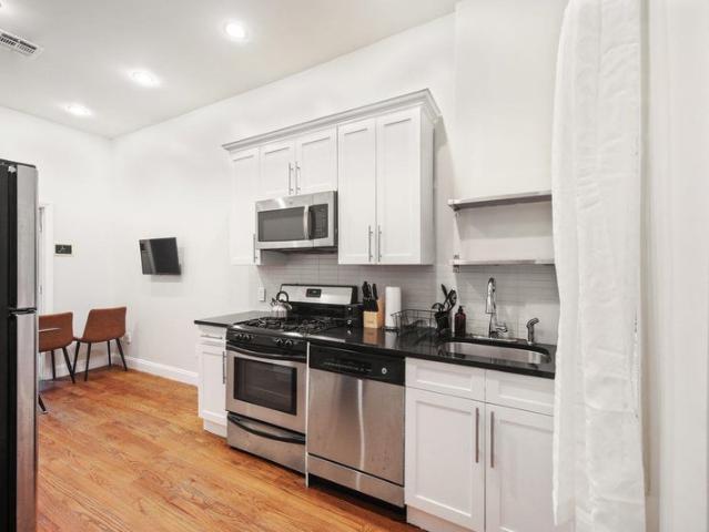 Room in Crown Heights on a flexible lease