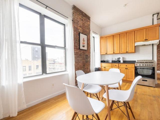 Room in Crown Heights on a flexible lease