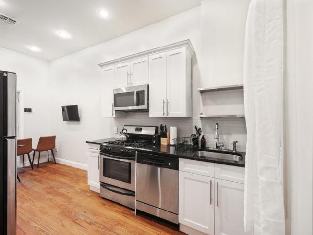 Room in Crown Heights on a flexible lease