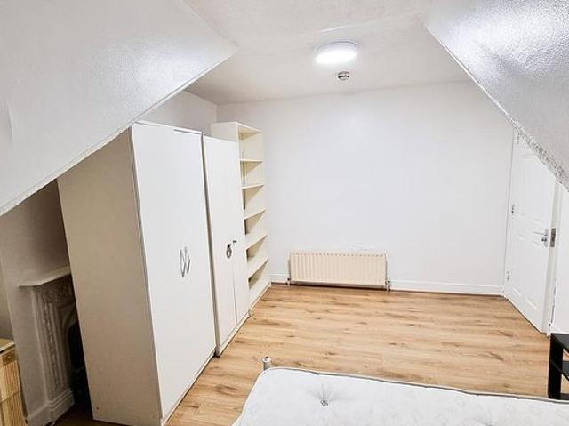 Room in Croydon