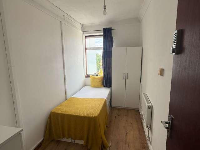 Room in Dudden Hill, London for rent