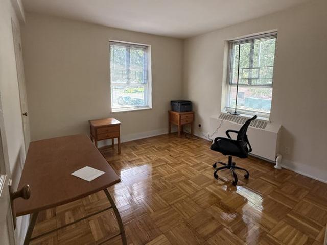 Room in Duplex Apartment in Fresh Meadows