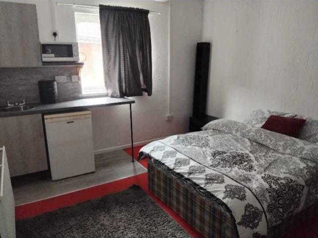 Room in Darlaston WS10 8BG
