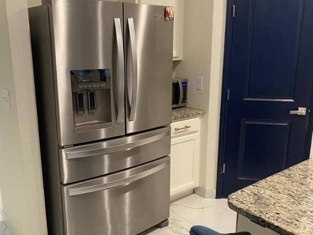 Room in Davenport available