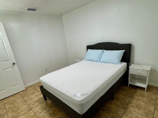 Room in Davenport in US Hwy 27 close to Champions