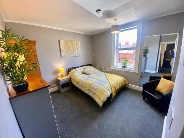 room in Double Room, St Catherines, Lincoln