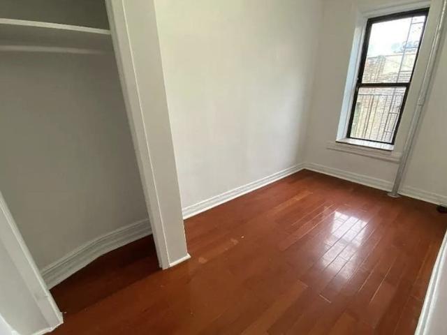Room in East 108th St in Manhattan