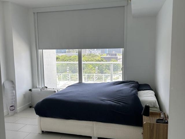 Room in Edgewater/Design District 33137 Looking fo