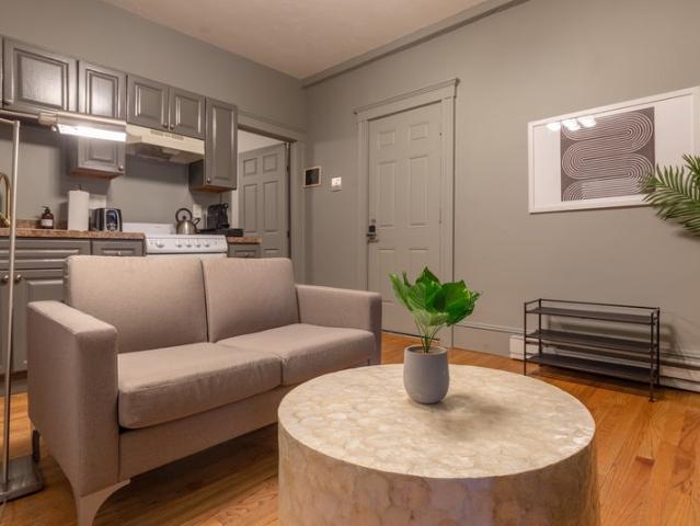 Room in Fenway on a flexible lease