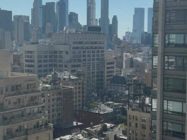 Room in Flex 2 bedroom highrise in Prime UES bldg