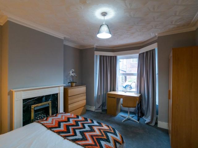 room in Goldsmid Road, Reading