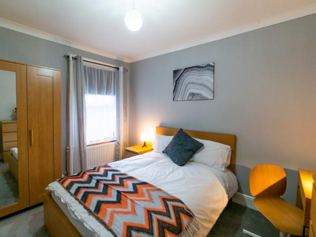 room in Goldsmid Road, Reading