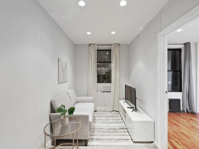 Room in Gramercy on a flexible lease