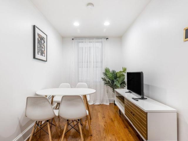 Room in Gramercy on a flexible lease