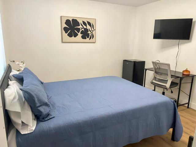 Room in Granada Hills – Close to Providence Holy Cross & Northridge Hospital