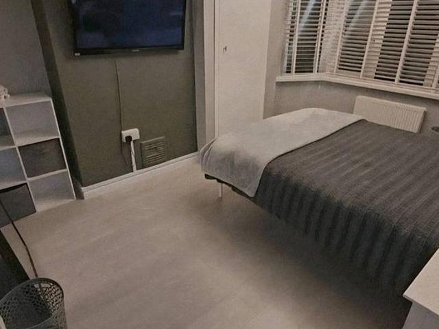 Room in Greenford