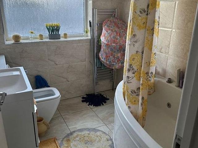 Room in Greenford