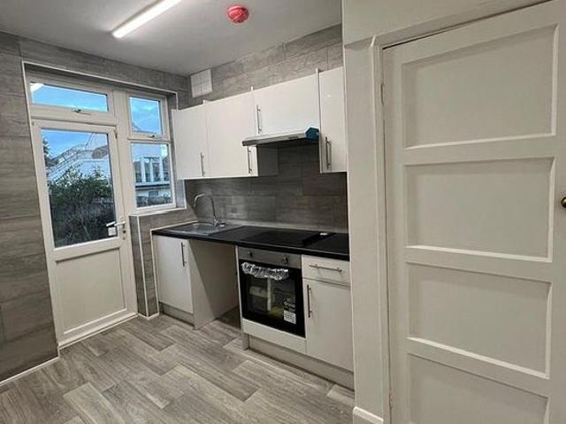 Room in Greenford