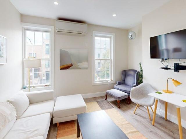 Room in Greenpoint on a flexible lease