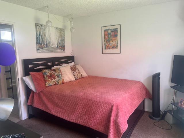 ROOM IN HUNGTINGTON BEACH MILE AWAY FROM OCEAN