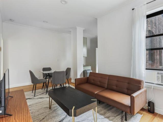 Room in Hamilton Heights on a flexible lease