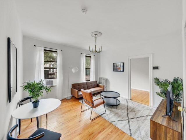Room in Hamilton Heights on a flexible lease