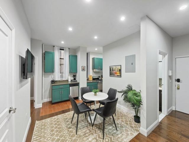 Room in Hamilton Heights on a flexible lease