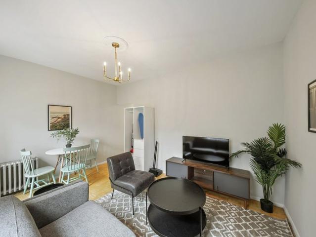 Room in Hamilton Heights on a flexible lease