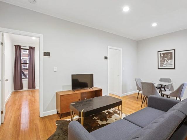 Room in Hamilton Heights on a flexible lease