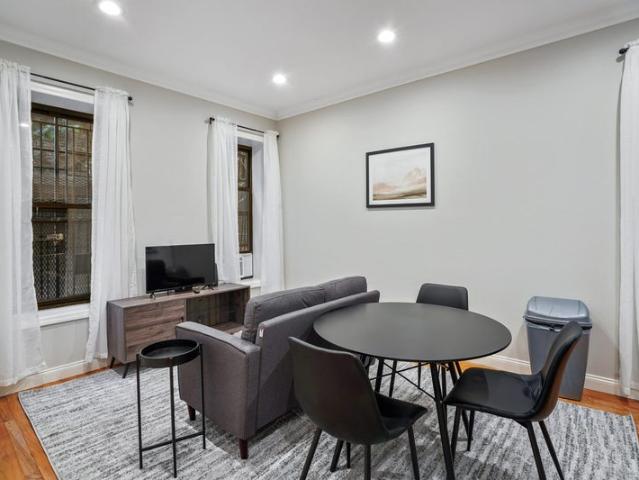 Room in Hamilton Heights on a flexible lease