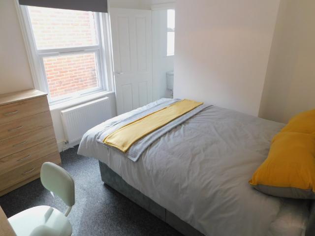 room in Harborough Road, Southampton