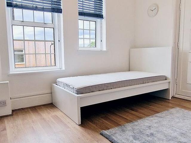 Room in Harrow