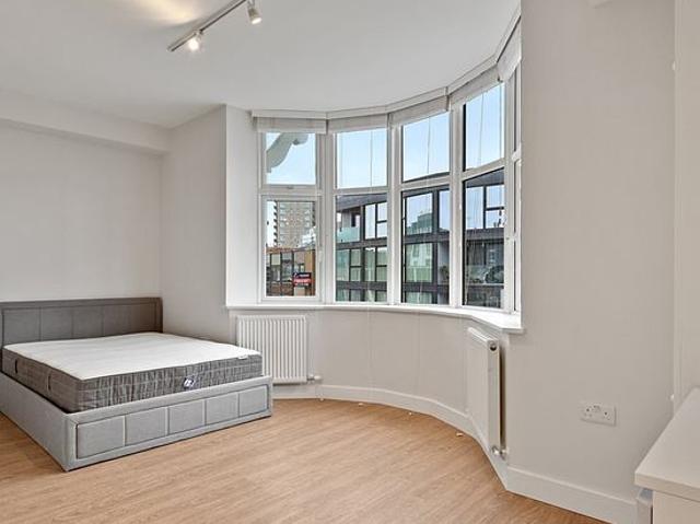 Room in Harrow