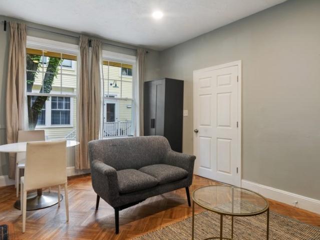 Room in Harvard Square Cambridge on a flexible l